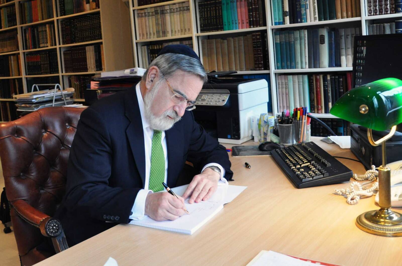 Rabbi Lord Jonathan Sacks’ Personal Archive Arrives at the National ...